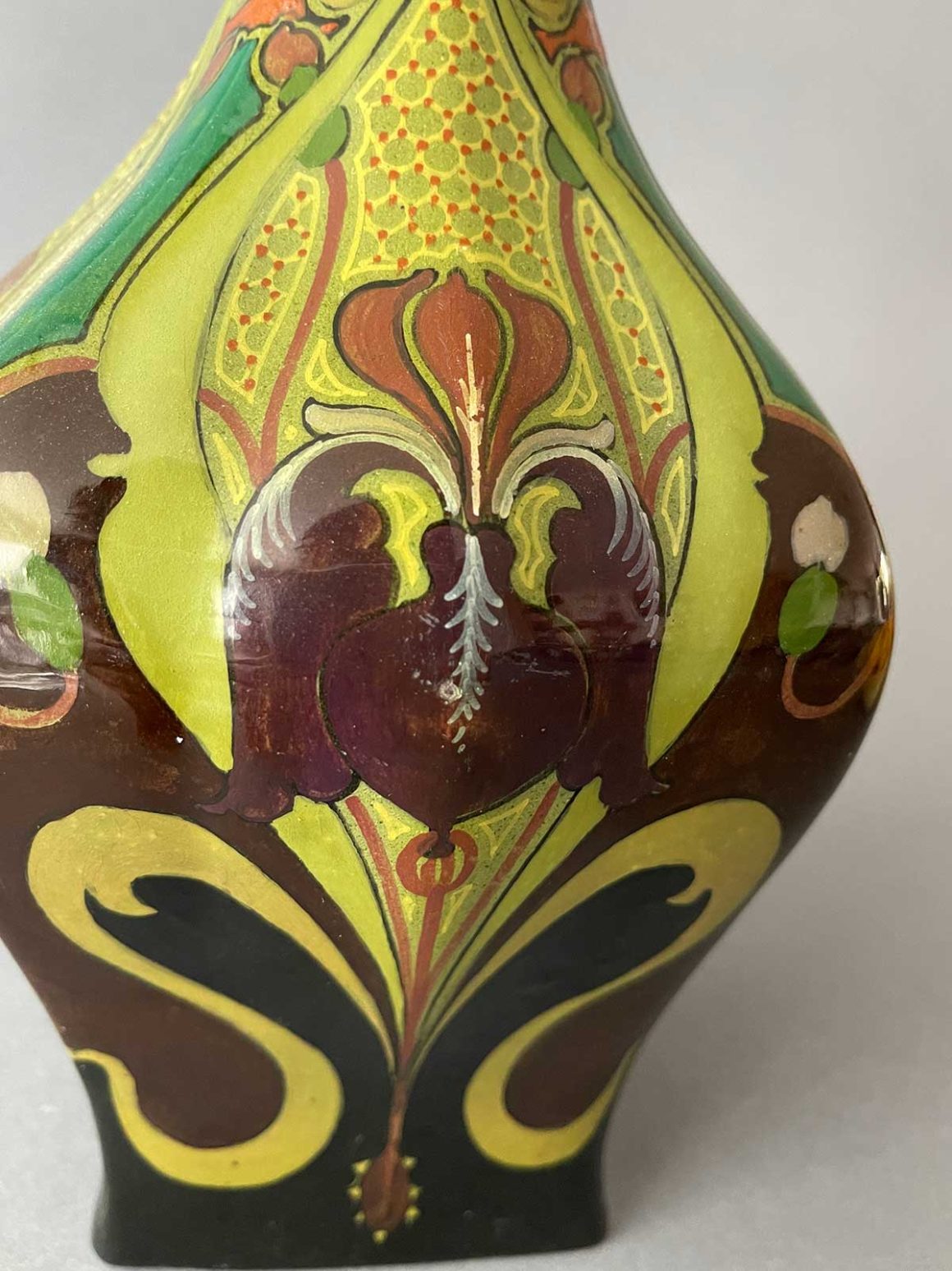 Ivora vaas 31 cm irissen - Art Nouveau Plateel
