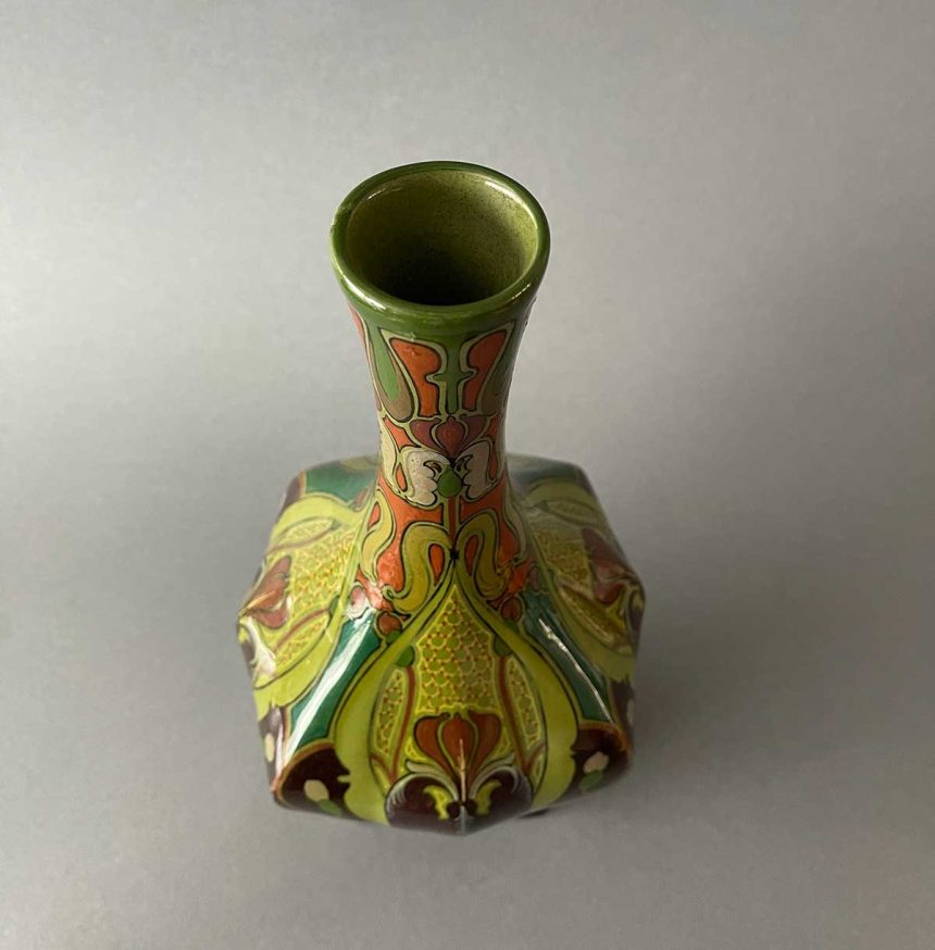 Ivora vaas 31 cm irissen - Art Nouveau Plateel