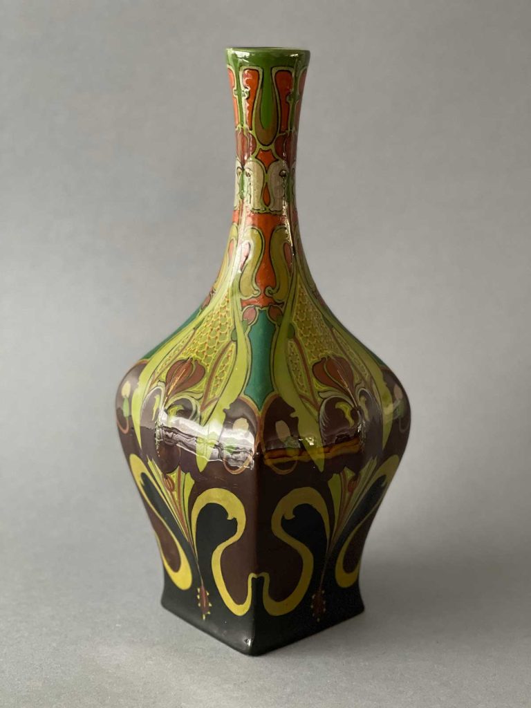 Ivora vaas 31 cm irissen - Art Nouveau Plateel