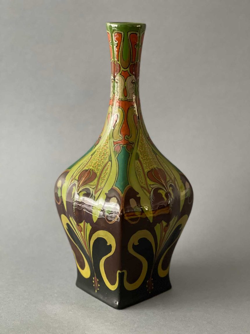 Ivora vaas 31 cm irissen - Art Nouveau Plateel